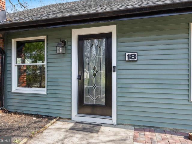 18 Holmes Lane