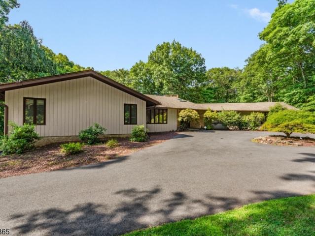 18 Horizon Dr