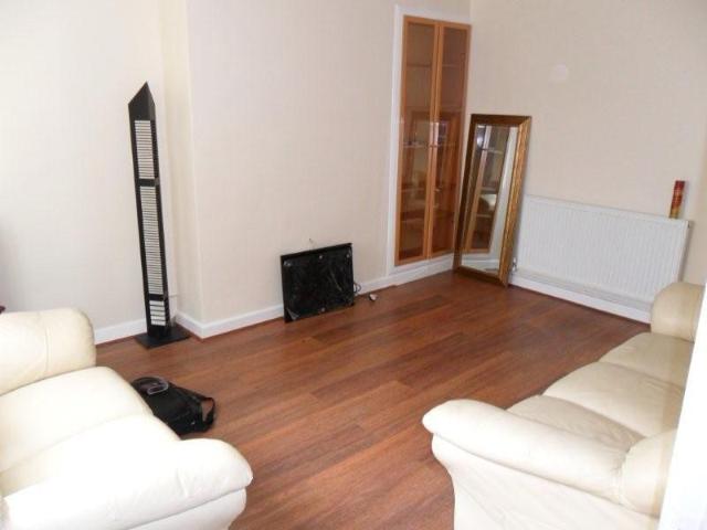 18 Hoyland Avenue, Lenton. 3 bed house to rent £1,690 pcm £390 pw