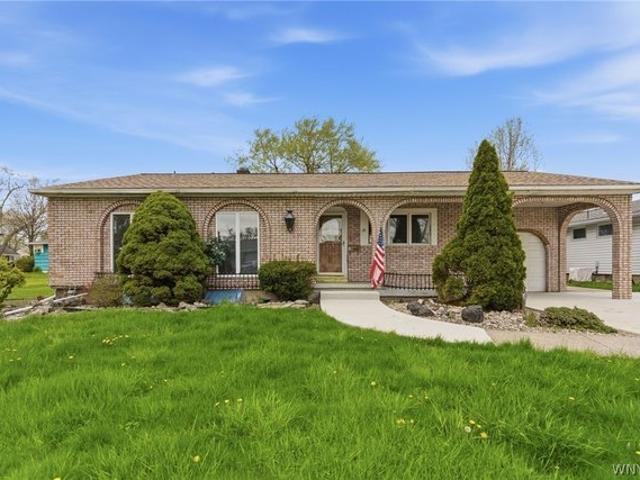 18 Idlewood Dr, Tonawanda, NY 14150