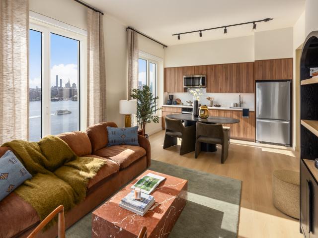 18 INDIA Street 2201S