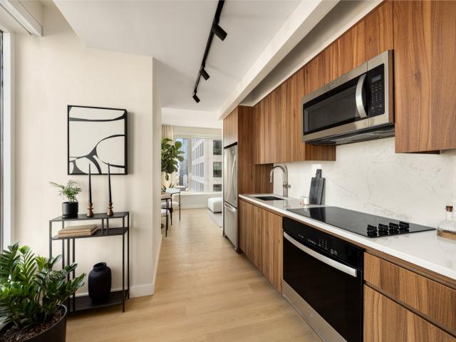 18 INDIA Street 634P