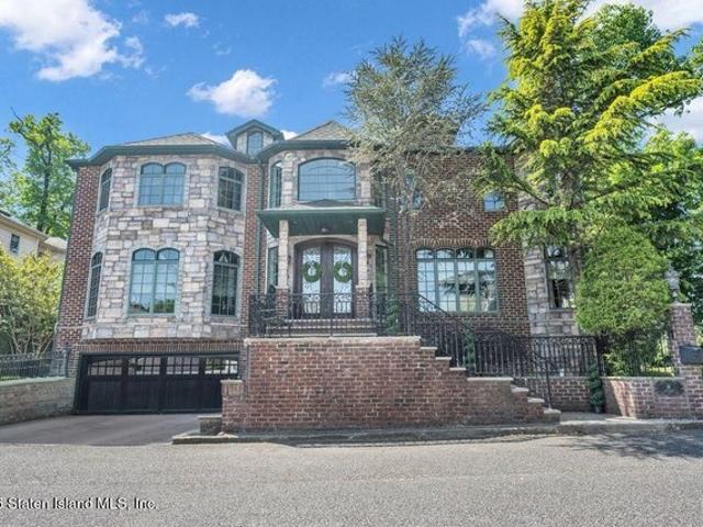 18 Ivan Ct, Staten Island, NY 10309