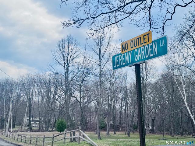 18 Jeremy Garden Ln, Woodbridge, CT 06525 | MLS #24162 | Compass