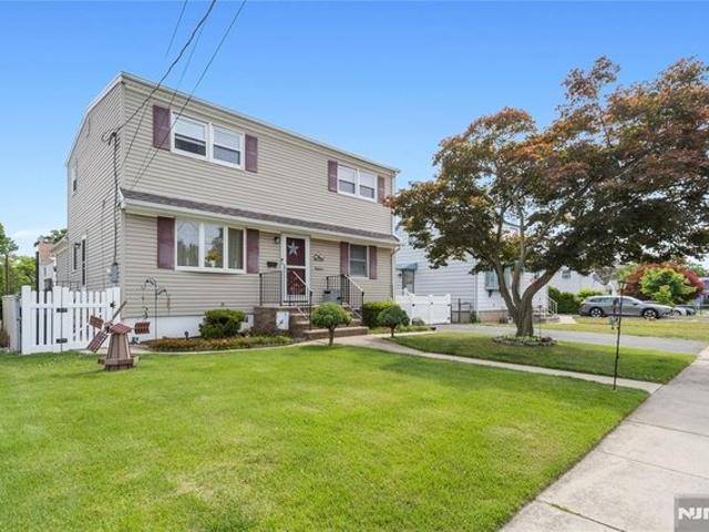 18 Jerome Dr, Clifton, NJ 07011