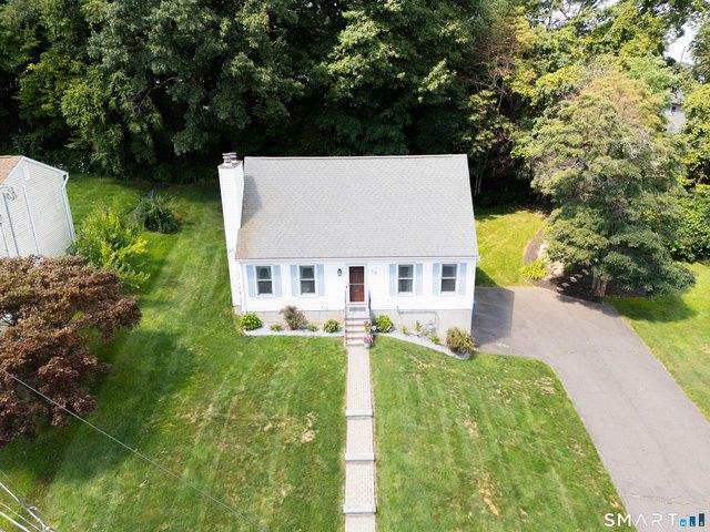 18 Kendall Cir, Waterbury, CT 06708