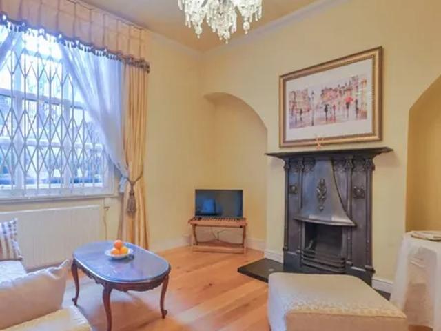 18 Kensington Court, London, W8 5DW, United Kingdom | 2 bed apartment for rent #166046216 | Rentberry