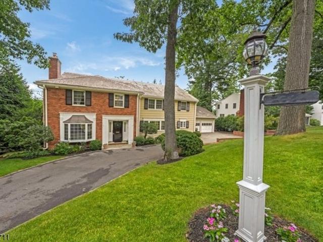 18 Kings Hill Ct, Summit, NJ 07901