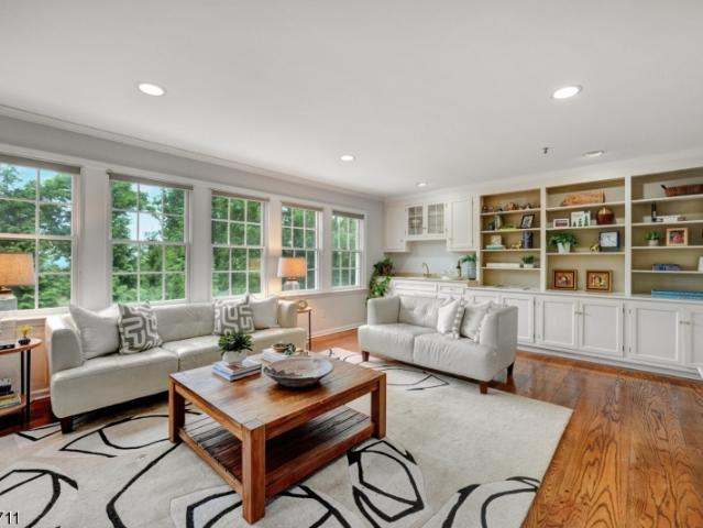 18 Kings Hill Ct
