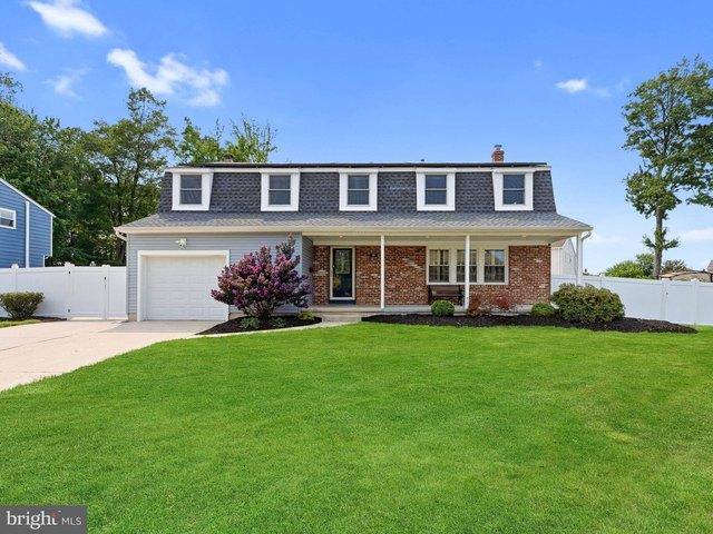 18 Kirkdale Dr, Marlton, NJ 08053