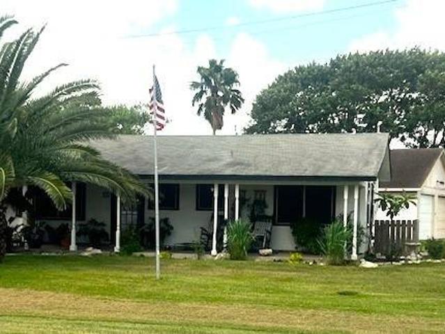 18 LA Lucia St, Port Lavaca, TX 77979