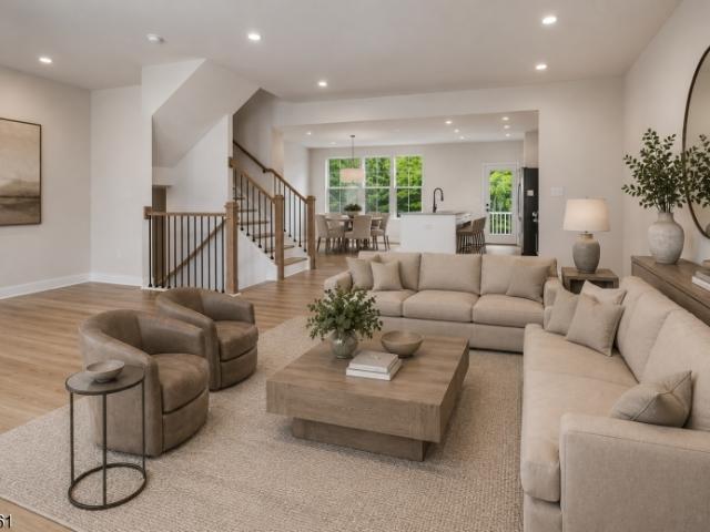 18 Lafayette Ln