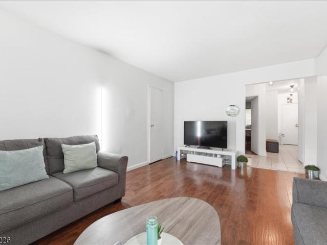 18 Lake Ave # 8A