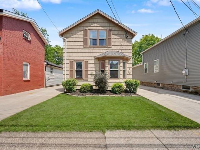 18 Lake Ave, Lancaster, NY 14086