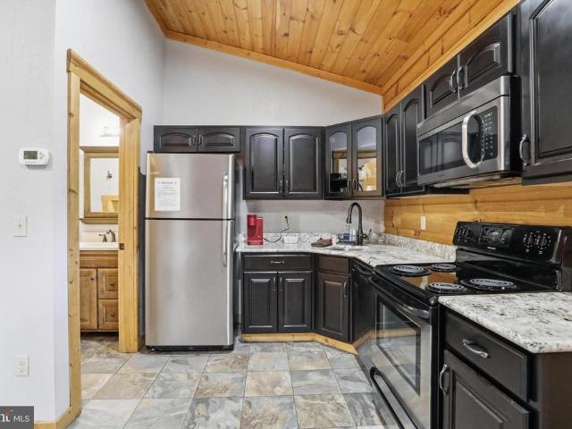 18 Lakeside Village Lane