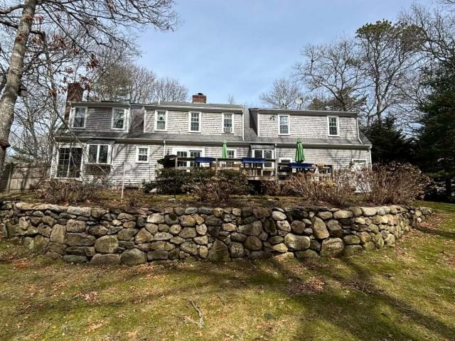 18 Lakeview Dr, Sandwich, MA 02563 | MLS #22601 | Compass