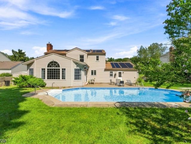 18 Lauren Ct