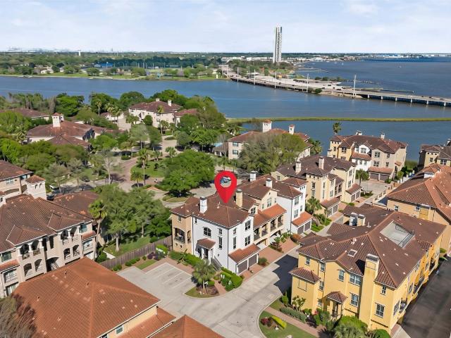 18 Laurelwood Dr, Houston, TX 77058 | MLS #5770