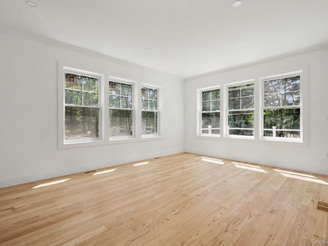 18 Laurel Road