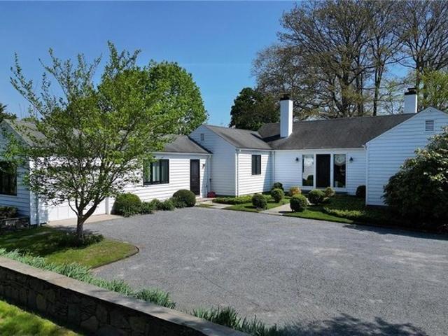 18 Ledge Rd, Newport, RI 02840