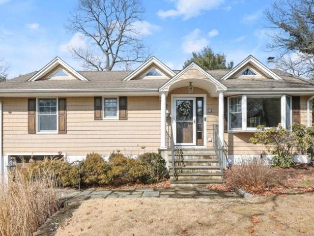 18 Ledgewood Dr, Norwalk, CT 06850