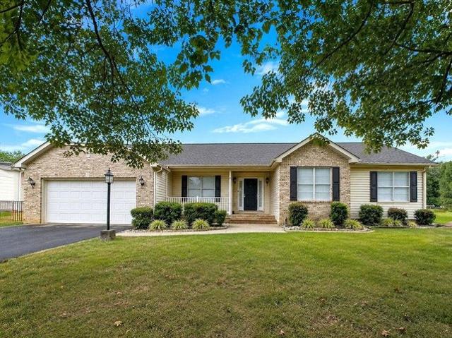 18 Long Bow Rd, Waynesboro, VA 22980