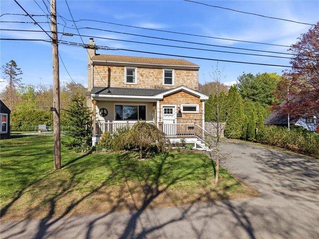 18 Loring Rd, Bristol, RI 02809