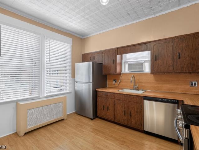 18 Llewellyn Ave # 2