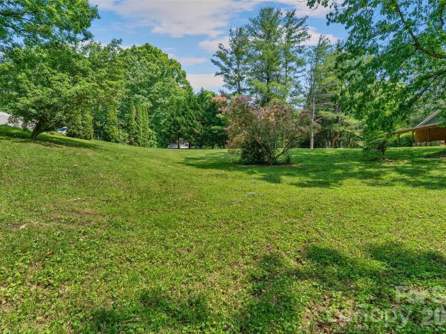 18 Luckenbach Drive