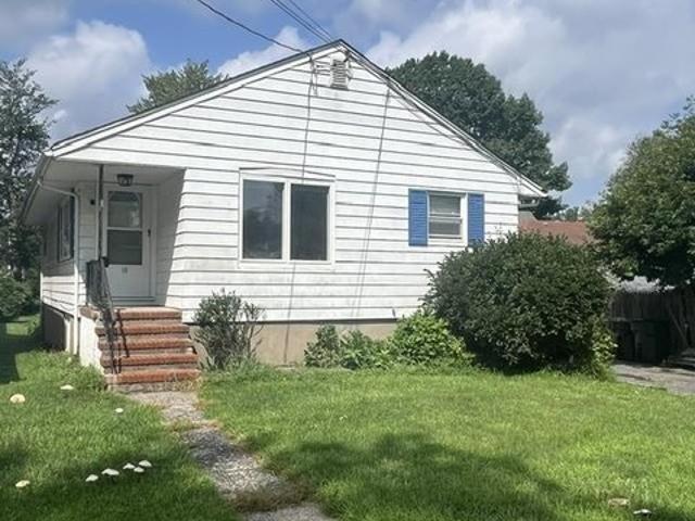 18 McKinley Pl, Bergenfield, NJ 07621