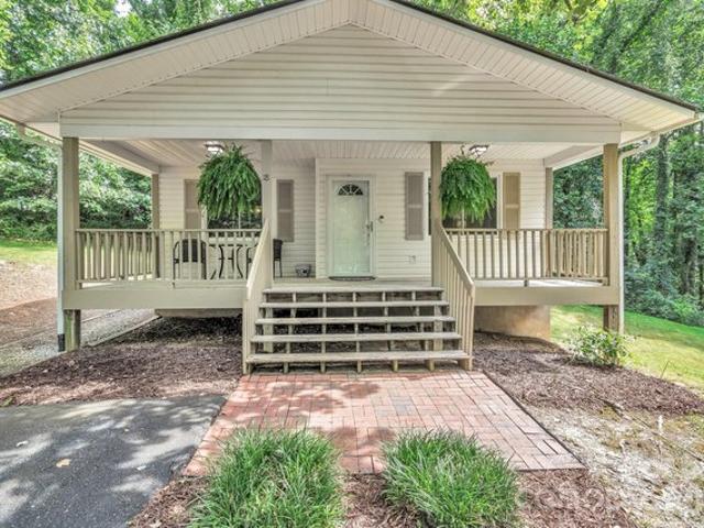18 McTindal Cir, Asheville, NC 28803