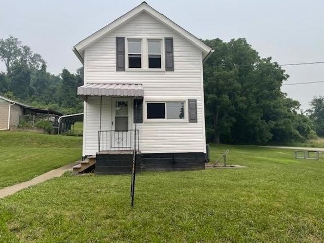 18 Main St, Daisytown, PA 15427