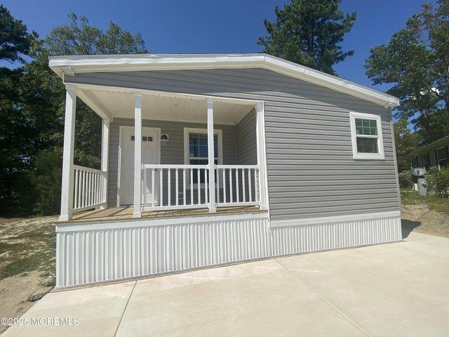 18 Maple Tree Ct, Manahawkin, NJ 08050