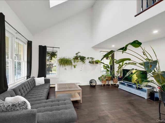 18 Maple Avenue