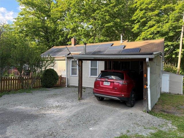 18 Maple Dr, Bloomingburg, NY 12721