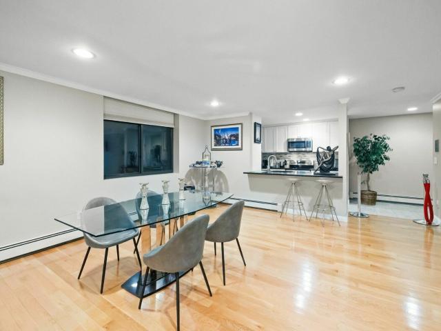 18 Massa Lane, Edgewater, US, NJ