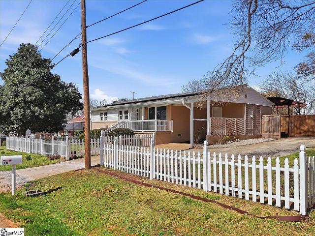 18 Maudie Street
