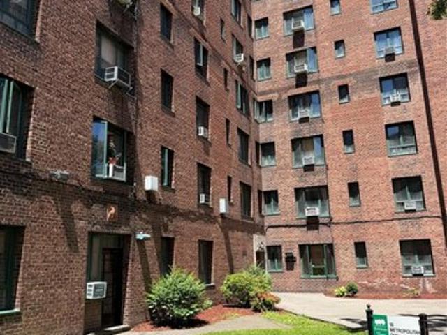 18 Metropolitan Oval Apt 1C, Bronx, NY 10462