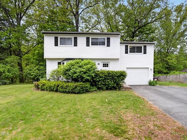 18 Michael Dr, Saratoga Springs, NY 12866