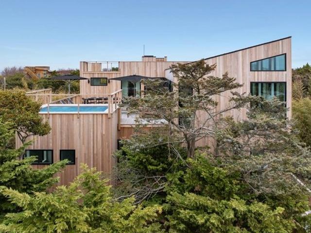 18 Michigan St, Ocean Bay Park, NY 11770