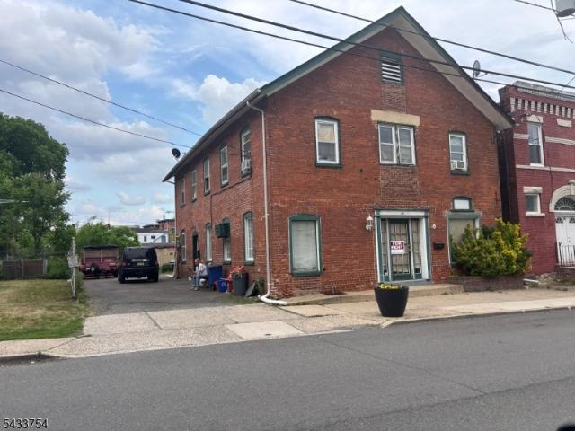 18 Mountain Ave
