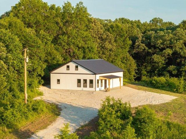 18 NE 100th St, Spickard, MO 64679