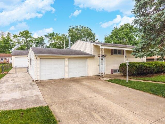 18 Oakwood Dr, Pontiac, IL 61764