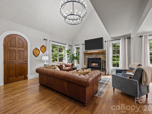 18 Oak Springs Drive