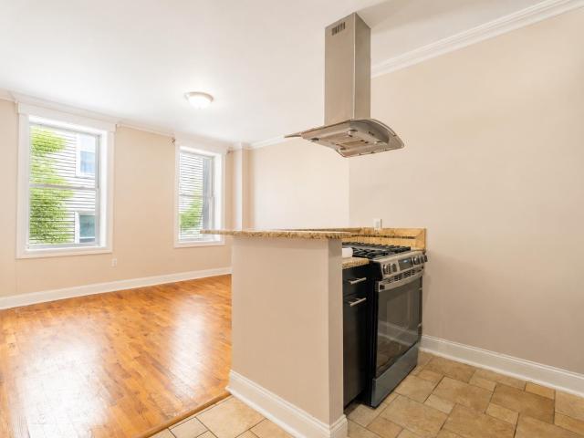 18 Oak St # 1