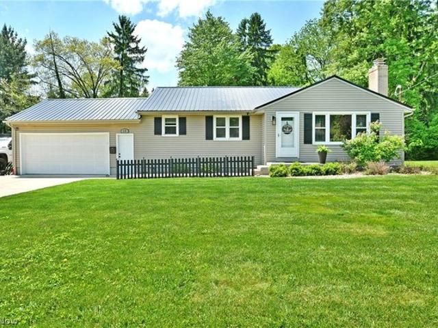 18 Orchard Dr, Poland, OH 44514