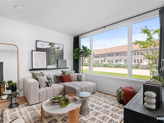 18 Park Avenue # 1242