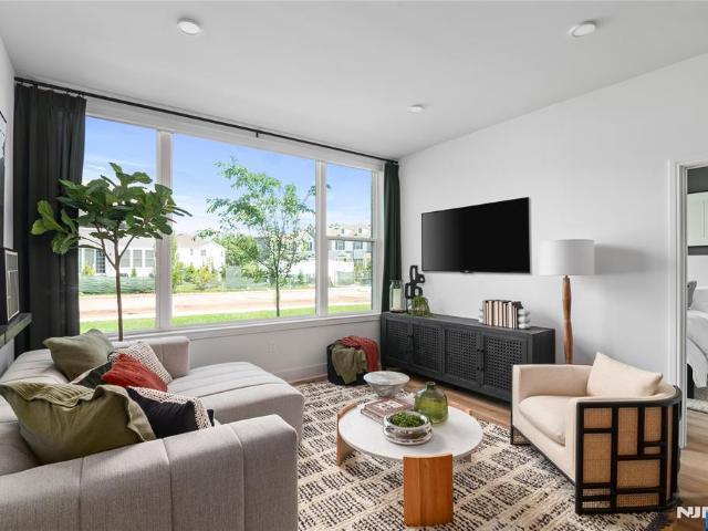 18 Park Avenue # 1302
