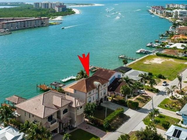 18 Pelican St E, Naples, FL 34113