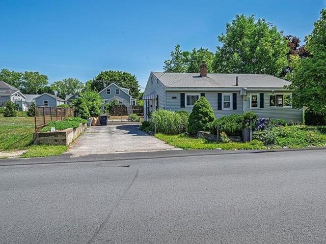 18 Pershing St, Nashua, NH 03060